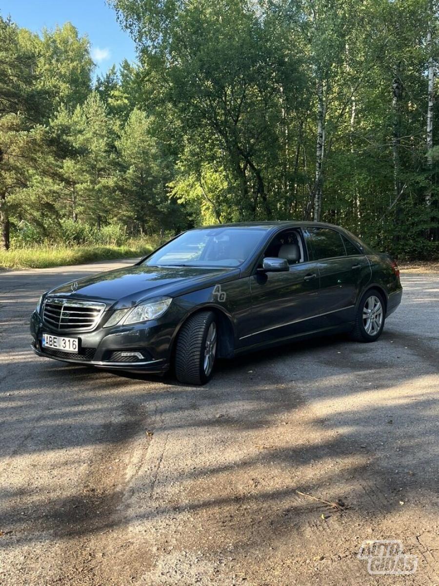 Grey Mercedes-Benz E 350 2009 in Elektrenai, with an engine capacity of 3.00 L and mileage of 289 thousand km for 7500 €, photo 5 on AUTOMOTO.COM.LV