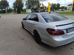 Grey Mercedes-Benz E 350 2009 in Jonava, with an engine capacity of 3.50 L and mileage of 323 thousand km for 7200 €, photo 6 on AUTOMOTO.COM.LV