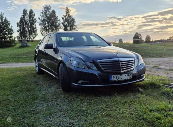 Grey Mercedes-Benz E 350 2009 in Vilnius, with an engine capacity of 2.99 L and mileage of 368 thousand km for 6800 €, photo 1 on AUTOMOTO.COM.LV