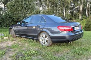 Grey Mercedes-Benz E 350 2009 in Vilnius, with an engine capacity of 2.99 L and mileage of 368 thousand km for 6800 €, photo 4 on AUTOMOTO.COM.LV