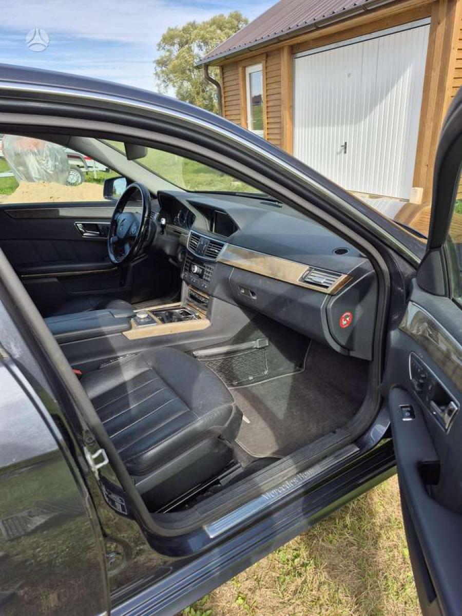 Grey Mercedes-Benz E 350 2009 in Vilnius, with an engine capacity of 2.99 L and mileage of 368 thousand km for 6800 €, photo 5 on AUTOMOTO.COM.LV