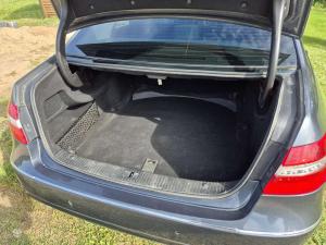 Grey Mercedes-Benz E 350 2009 in Vilnius, with an engine capacity of 2.99 L and mileage of 368 thousand km for 6800 €, photo 7 on AUTOMOTO.COM.LV