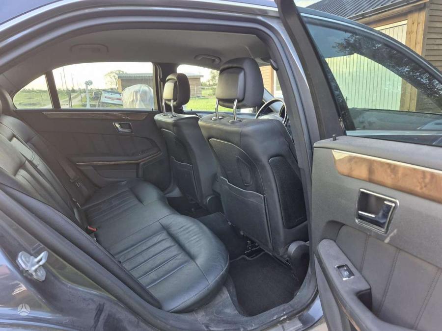 Grey Mercedes-Benz E 350 2009 in Vilnius, with an engine capacity of 2.99 L and mileage of 368 thousand km for 6800 €, photo 10 on AUTOMOTO.COM.LV