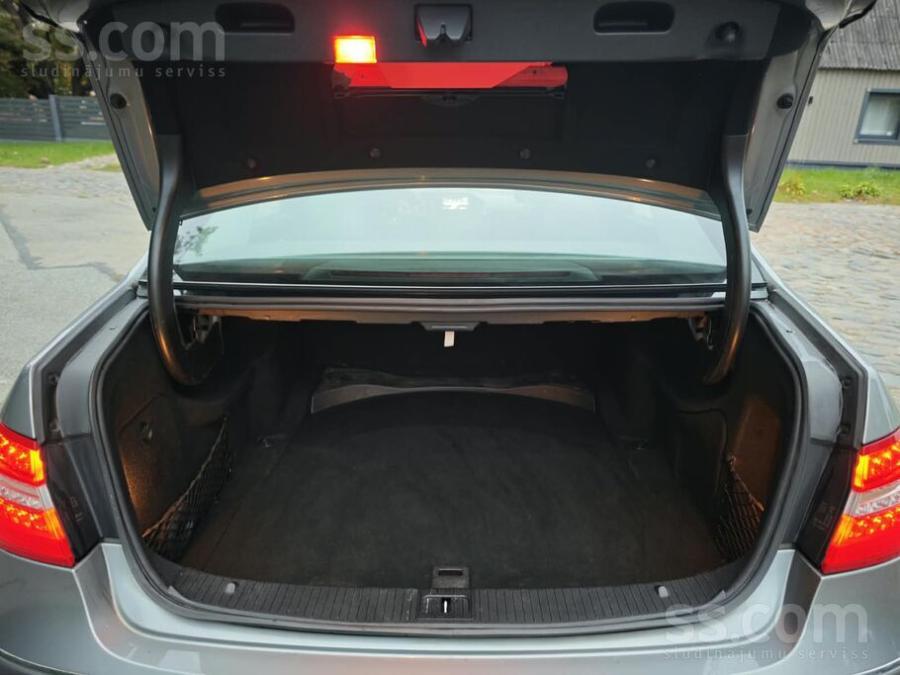 Grey Mercedes-Benz E 350 2009 in Riga, with an engine capacity of 3.50 L and mileage of 343 thousand km for 7900 €, photo 13 on AUTOMOTO.COM.LV
