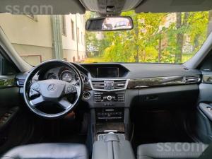 Grey Mercedes-Benz E 350 2009 in Riga, with an engine capacity of 3.50 L and mileage of 343 thousand km for 7900 €, photo 14 on AUTOMOTO.COM.LV