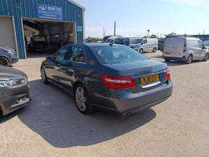 Pelēks Mercedes-Benz E 350 2010 Kauņa, ar dzinēja tilpumu 2.99 L un nobraukumu 173 tūkst. km par 4550 €, foto 3 vietnē AUTOMOTO.COM.LV