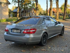 Pelēks Mercedes-Benz E 350 2010 Rēzekne, ar dzinēja tilpumu 3.00 L un nobraukumu 317 tūkst. km par 7500 €, foto 8 vietnē AUTOMOTO.COM.LV