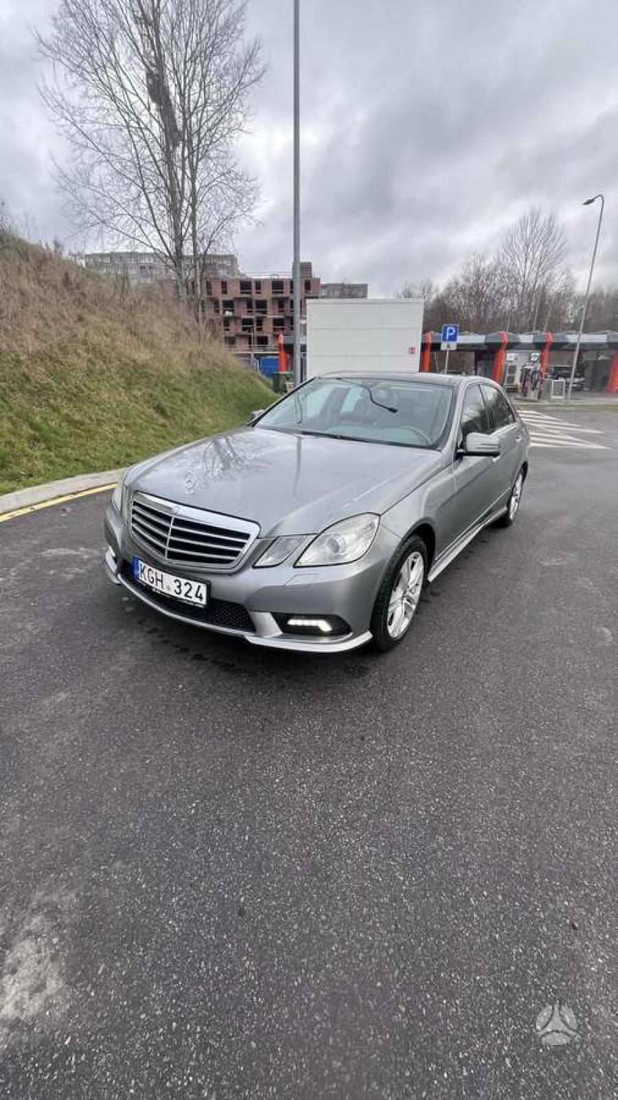 Grey Mercedes-Benz E 350 2010 in Vilnius, with an engine capacity of 3.50 L and mileage of 390 thousand km for 6200 €, photo 1 on AUTOMOTO.COM.LV