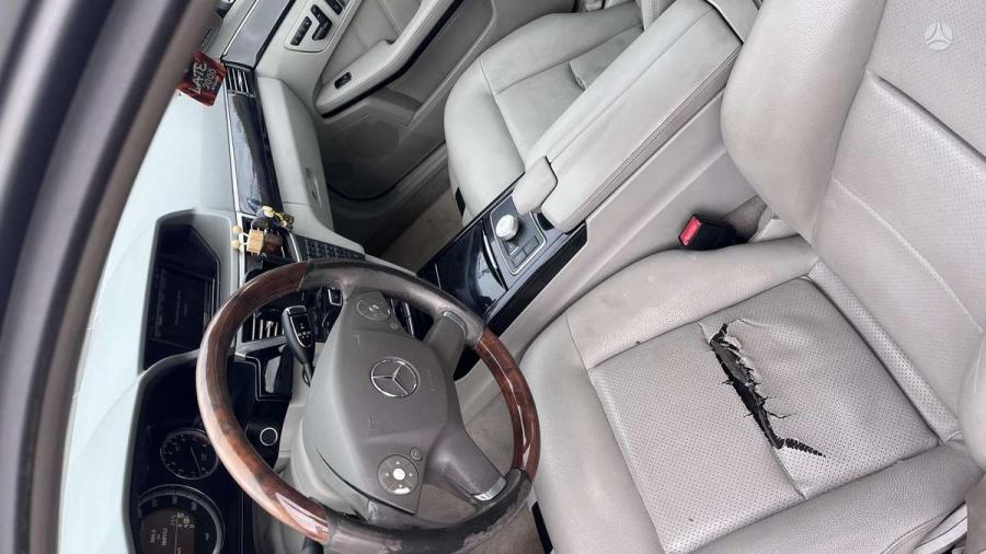 Grey Mercedes-Benz E 350 2010 in Vilnius, with an engine capacity of 3.50 L and mileage of 390 thousand km for 6200 €, photo 7 on AUTOMOTO.COM.LV