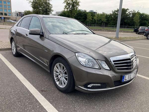 Pelēks Mercedes-Benz E 350 2010 Viļņa, ar dzinēja tilpumu 2.99 L un nobraukumu 238 tūkst. km par 10000 €, foto 1 vietnē AUTOMOTO.COM.LV