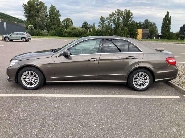 Pelēks Mercedes-Benz E 350 2010 Viļņa, ar dzinēja tilpumu 2.99 L un nobraukumu 238 tūkst. km par 10000 €, foto 3 vietnē AUTOMOTO.COM.LV
