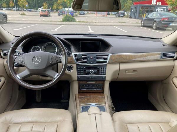 Pelēks Mercedes-Benz E 350 2010 Viļņa, ar dzinēja tilpumu 2.99 L un nobraukumu 238 tūkst. km par 10000 €, foto 6 vietnē AUTOMOTO.COM.LV