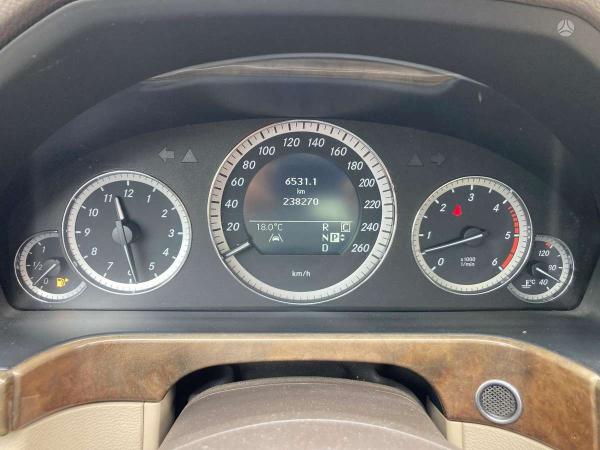 Pelēks Mercedes-Benz E 350 2010 Viļņa, ar dzinēja tilpumu 2.99 L un nobraukumu 238 tūkst. km par 10000 €, foto 7 vietnē AUTOMOTO.COM.LV