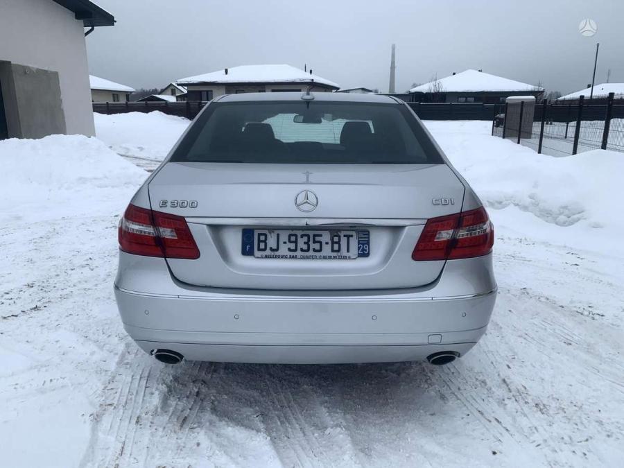 Pelēks Mercedes-Benz E 350 2011 Viļņa, ar dzinēja tilpumu 2.99 L un nobraukumu 277 tūkst. km par 7350 €, foto 8 vietnē AUTOMOTO.COM.LV