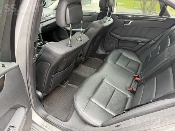 Pelēks Mercedes-Benz E 350 2011 Rīga, ar dzinēja tilpumu 3.00 L un nobraukumu 313 tūkst. km par 7759 €, foto 10 vietnē AUTOMOTO.COM.LV