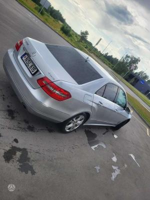 Grey Mercedes-Benz E 350 2011 in Vilnius, with an engine capacity of 2.99 L and mileage of 378 thousand km for 6000 €, photo 3 on AUTOMOTO.COM.LV