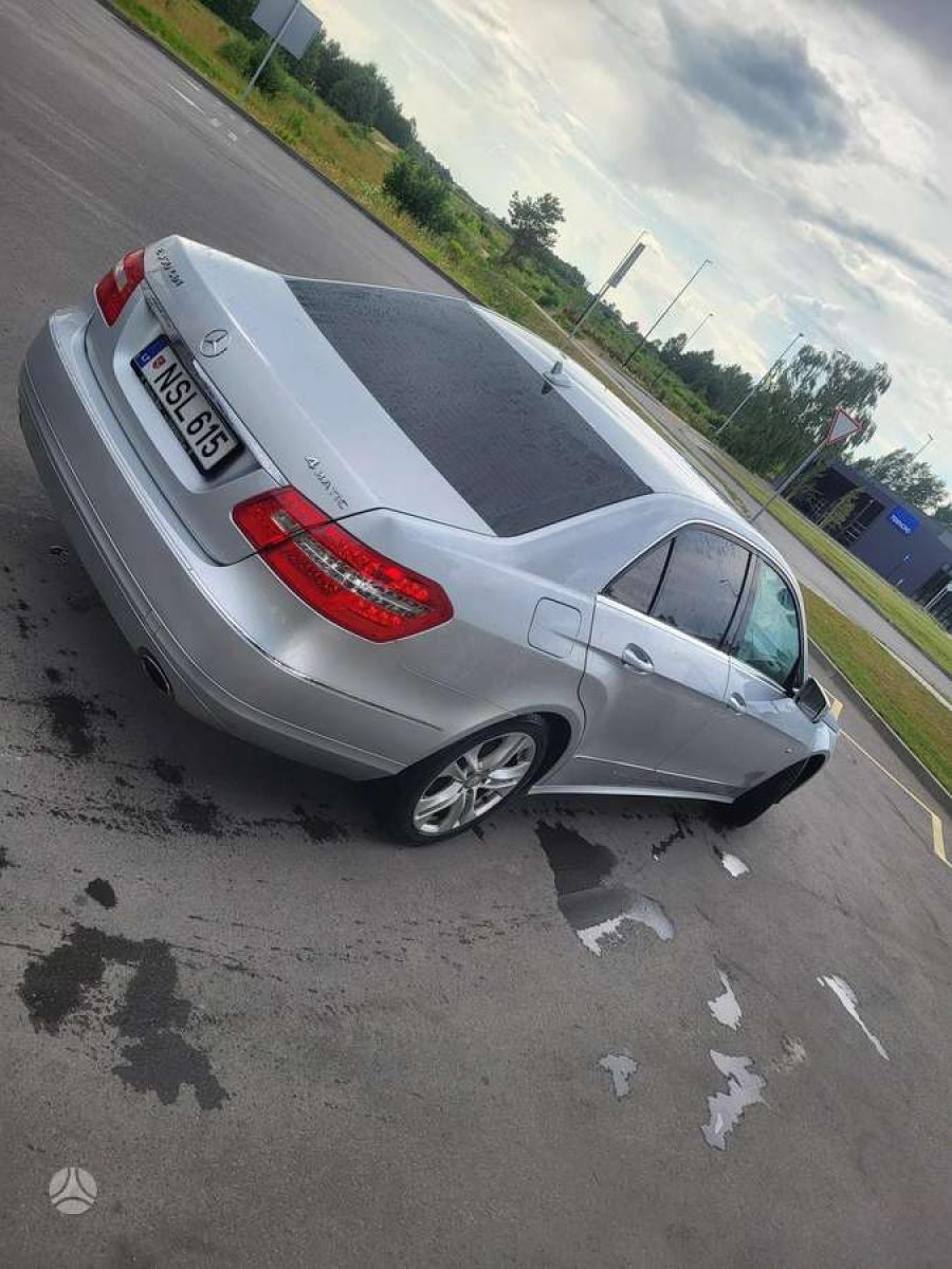 Grey Mercedes-Benz E 350 2011 in Vilnius, with an engine capacity of 2.99 L and mileage of 378 thousand km for 6000 €, photo 3 on AUTOMOTO.COM.LV