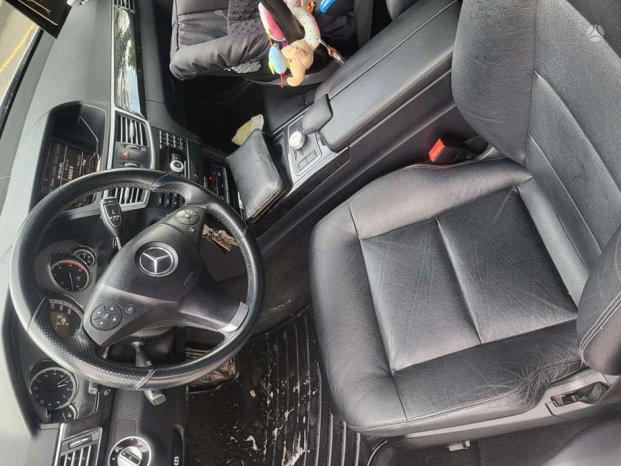Grey Mercedes-Benz E 350 2011 in Vilnius, with an engine capacity of 2.99 L and mileage of 378 thousand km for 6000 €, photo 6 on AUTOMOTO.COM.LV