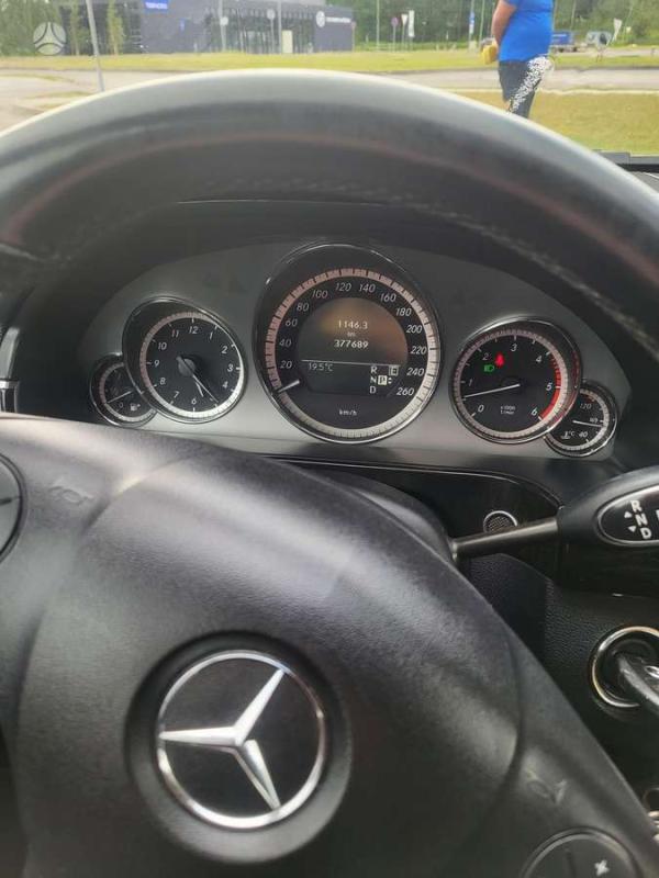 Pelēks Mercedes-Benz E 350 2011 Viļņa, ar dzinēja tilpumu 2.99 L un nobraukumu 378 tūkst. km par 6000 €, foto 6 vietnē AUTOMOTO.COM.LV