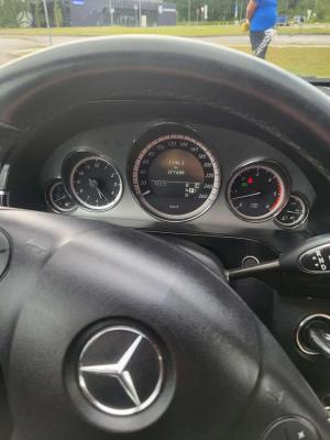 Grey Mercedes-Benz E 350 2011 in Vilnius, with an engine capacity of 2.99 L and mileage of 378 thousand km for 6000 €, photo 7 on AUTOMOTO.COM.LV