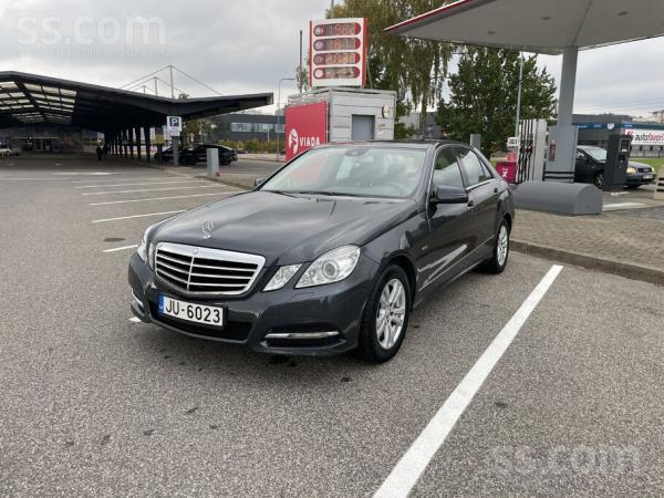 Серый Мерседес E 350 2011 в Рига, объемом двигателя 3.00 л и пробегом 209 тыс. км за 10800 €, фото 1 на AUTOMOTO.COM.LV