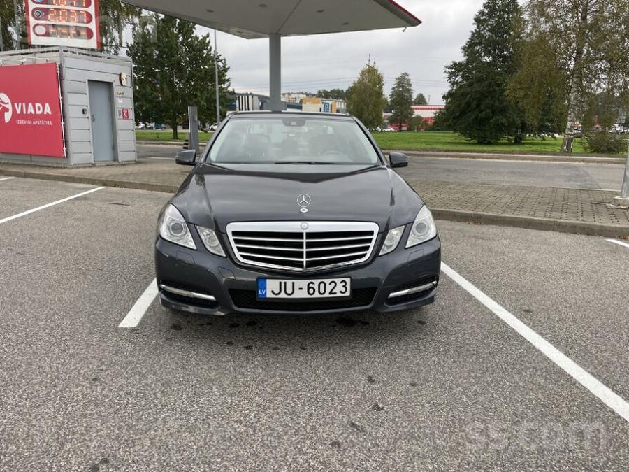 Grey Mercedes-Benz E 350 2011 in Riga, with an engine capacity of 3.00 L and mileage of 209 thousand km for 10800 €, photo 4 on AUTOMOTO.COM.LV