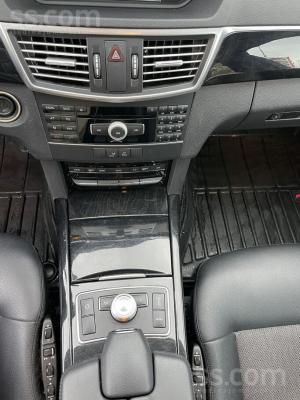 Grey Mercedes-Benz E 350 2011 in Riga, with an engine capacity of 3.00 L and mileage of 209 thousand km for 10800 €, photo 10 on AUTOMOTO.COM.LV