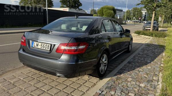 Pelēks Mercedes-Benz E 350 2012 Rīga, ar dzinēja tilpumu 3.00 L un nobraukumu 174 tūkst. km par 12800 €, foto 5 vietnē AUTOMOTO.COM.LV