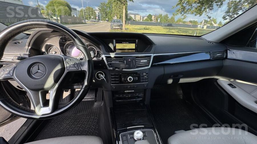 Grey Mercedes-Benz E 350 2012 in Riga, with an engine capacity of 3.00 L and mileage of 174 thousand km for 12800 €, photo 8 on AUTOMOTO.COM.LV