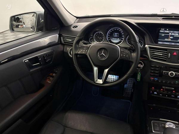 Grey Mercedes-Benz E 350 2012 in Marijampole, with an engine capacity of 3.50 L and mileage of 270 thousand km for 10450 €, photo 6 on AUTOMOTO.COM.LV
