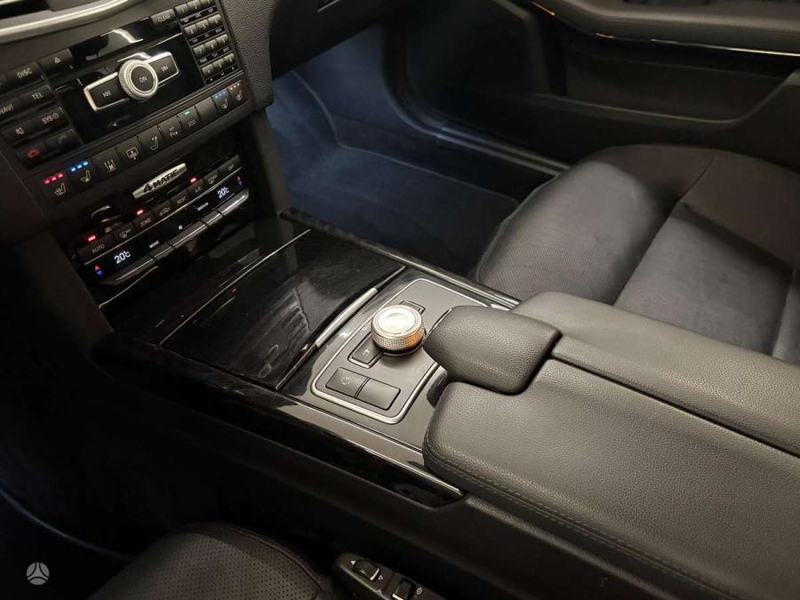 Pelēks Mercedes-Benz E 350 2012 Marijampole, ar dzinēja tilpumu 3.50 L un nobraukumu 270 tūkst. km par 10450 €, foto 8 vietnē AUTOMOTO.COM.LV
