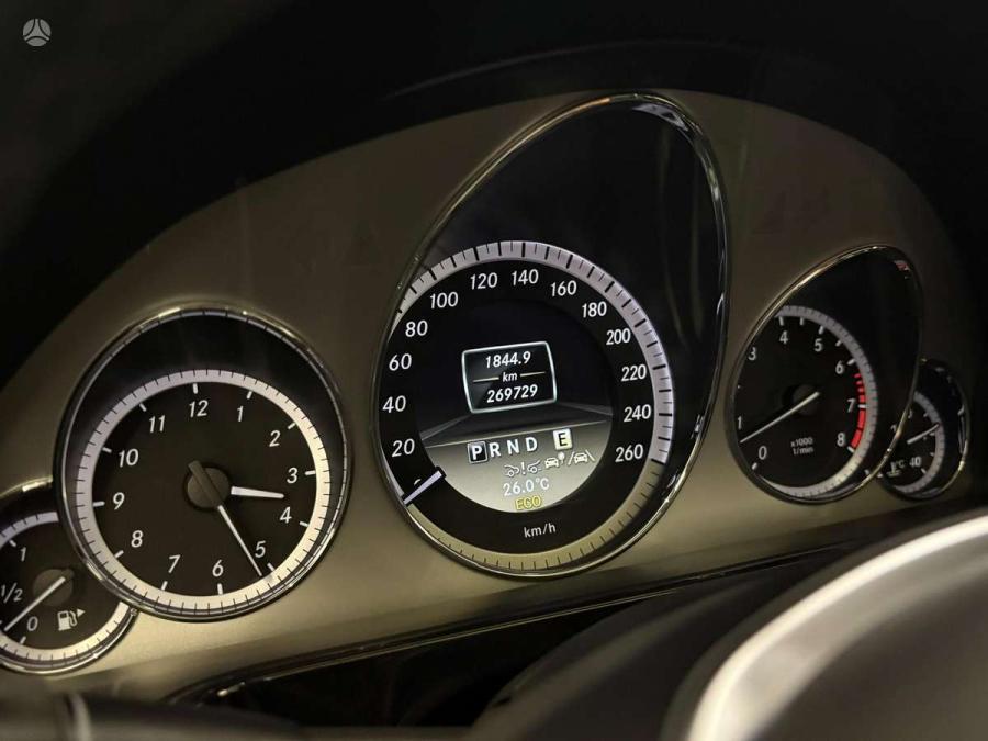 Pelēks Mercedes-Benz E 350 2012 Marijampole, ar dzinēja tilpumu 3.50 L un nobraukumu 270 tūkst. km par 10450 €, foto 11 vietnē AUTOMOTO.COM.LV