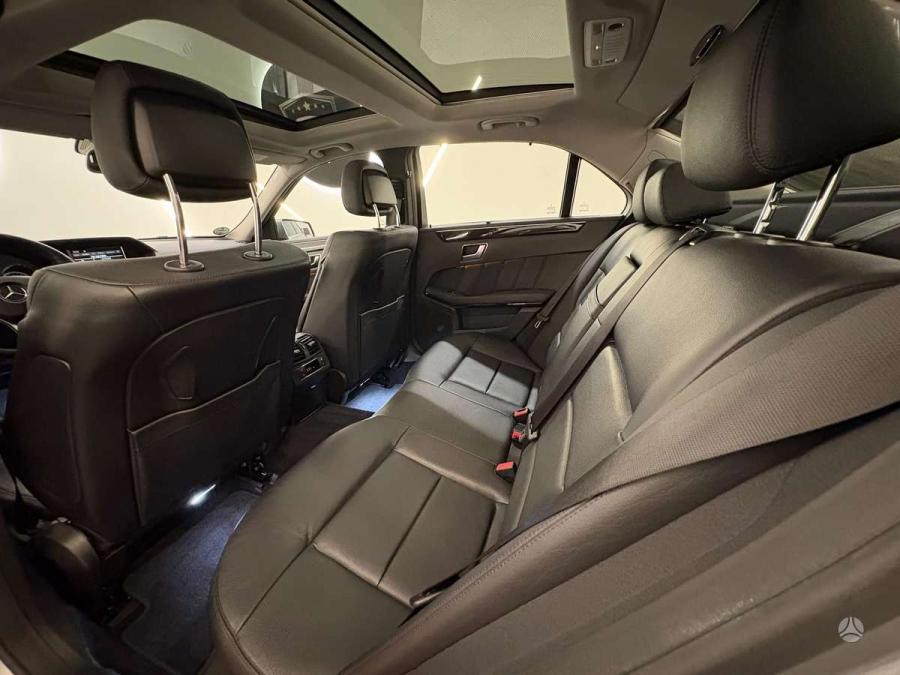 Pelēks Mercedes-Benz E 350 2012 Marijampole, ar dzinēja tilpumu 3.50 L un nobraukumu 270 tūkst. km par 10450 €, foto 16 vietnē AUTOMOTO.COM.LV