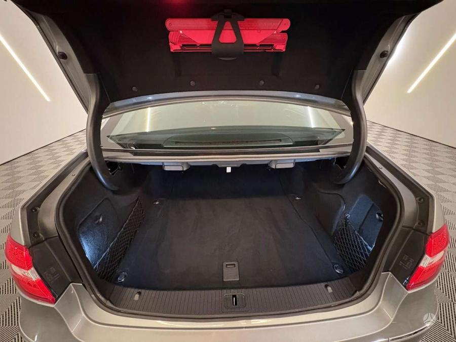 Pelēks Mercedes-Benz E 350 2012 Marijampole, ar dzinēja tilpumu 3.50 L un nobraukumu 270 tūkst. km par 10450 €, foto 20 vietnē AUTOMOTO.COM.LV
