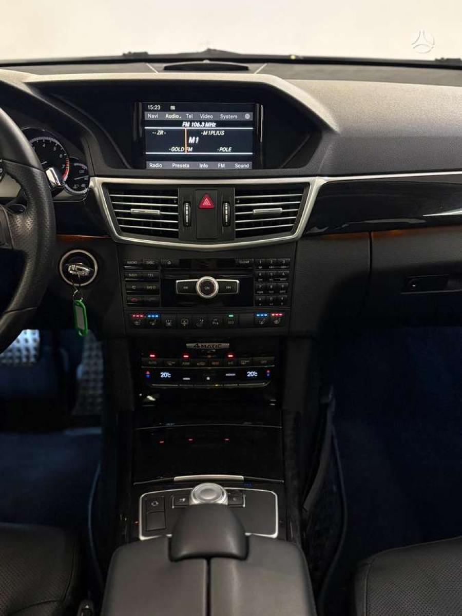 Pelēks Mercedes-Benz E 350 2012 Marijampole, ar dzinēja tilpumu 3.50 L un nobraukumu 270 tūkst. km par 10450 €, foto 21 vietnē AUTOMOTO.COM.LV