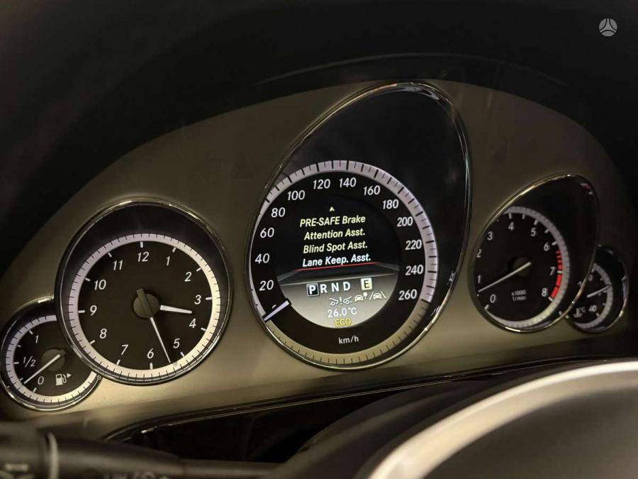 Pelēks Mercedes-Benz E 350 2012 Marijampole, ar dzinēja tilpumu 3.50 L un nobraukumu 270 tūkst. km par 10450 €, foto 25 vietnē AUTOMOTO.COM.LV