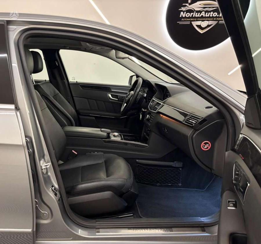 Pelēks Mercedes-Benz E 350 2012 Marijampole, ar dzinēja tilpumu 3.50 L un nobraukumu 270 tūkst. km par 10450 €, foto 26 vietnē AUTOMOTO.COM.LV