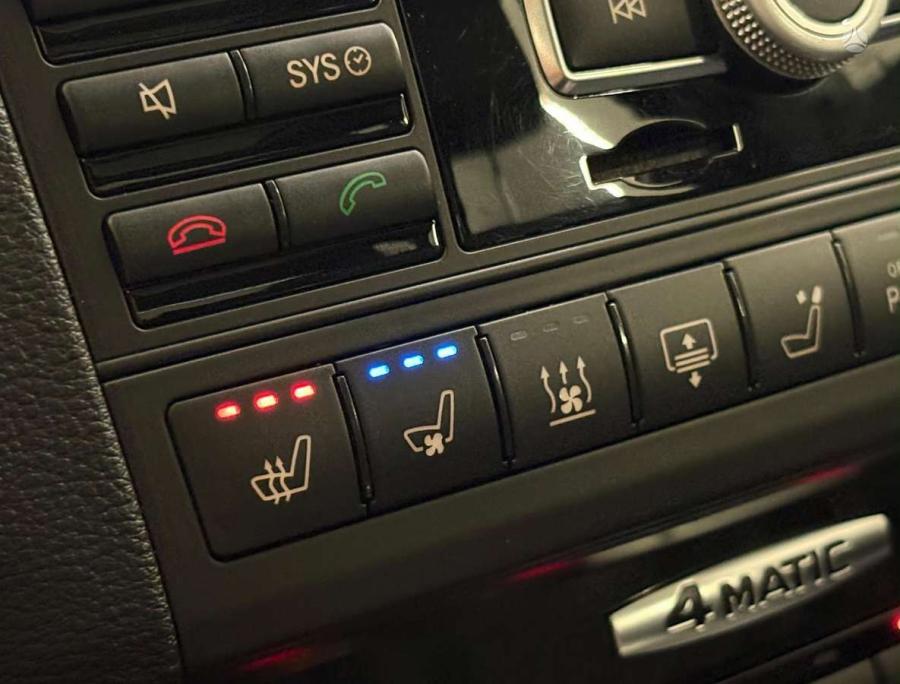 Pelēks Mercedes-Benz E 350 2012 Marijampole, ar dzinēja tilpumu 3.50 L un nobraukumu 270 tūkst. km par 10450 €, foto 27 vietnē AUTOMOTO.COM.LV