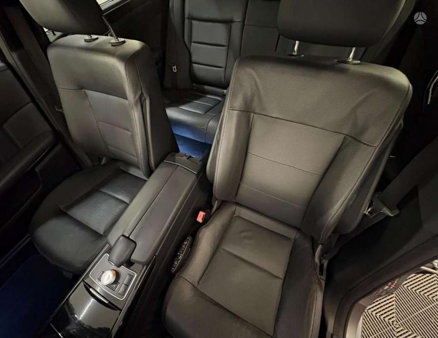 Pelēks Mercedes-Benz E 350 2012 Marijampole, ar dzinēja tilpumu 3.50 L un nobraukumu 270 tūkst. km par 10450 €, foto 28 vietnē AUTOMOTO.COM.LV
