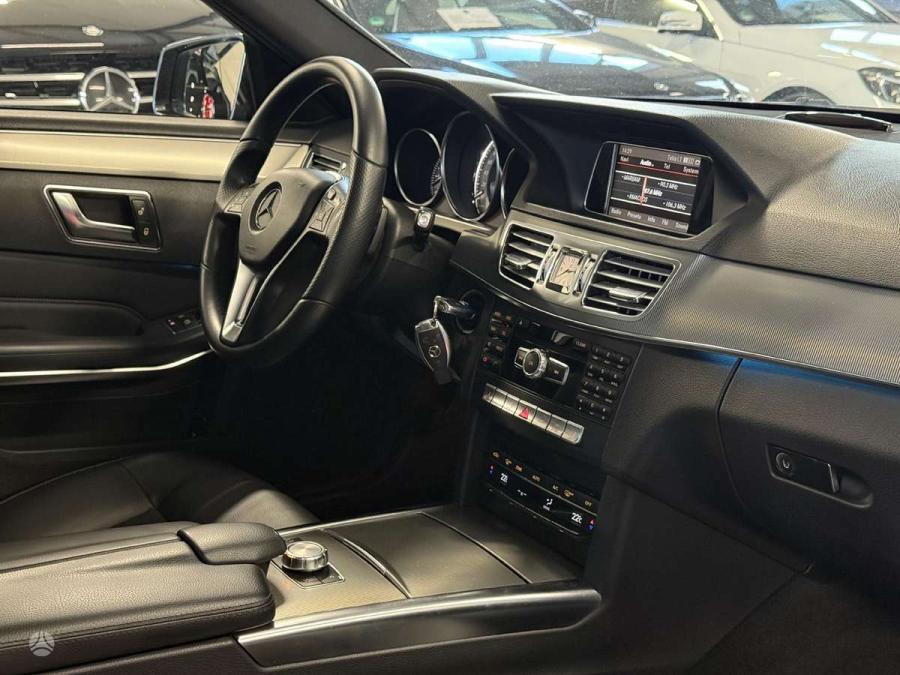 Grey Mercedes-Benz E 350 2013 in Marijampole, with an engine capacity of 2.99 L and mileage of 287 thousand km for 12300 €, photo 19 on AUTOMOTO.COM.LV