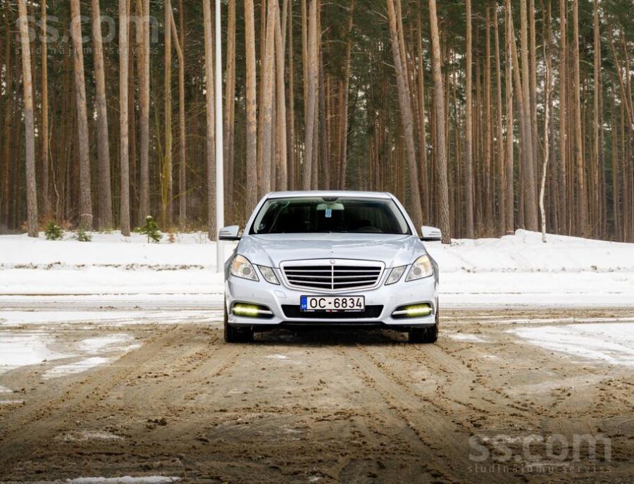 Pelēks Mercedes-Benz E 350 2013 Rīga, ar dzinēja tilpumu 3.00 L un nobraukumu 302 tūkst. km par 9192 €, foto 3 vietnē AUTOMOTO.COM.LV