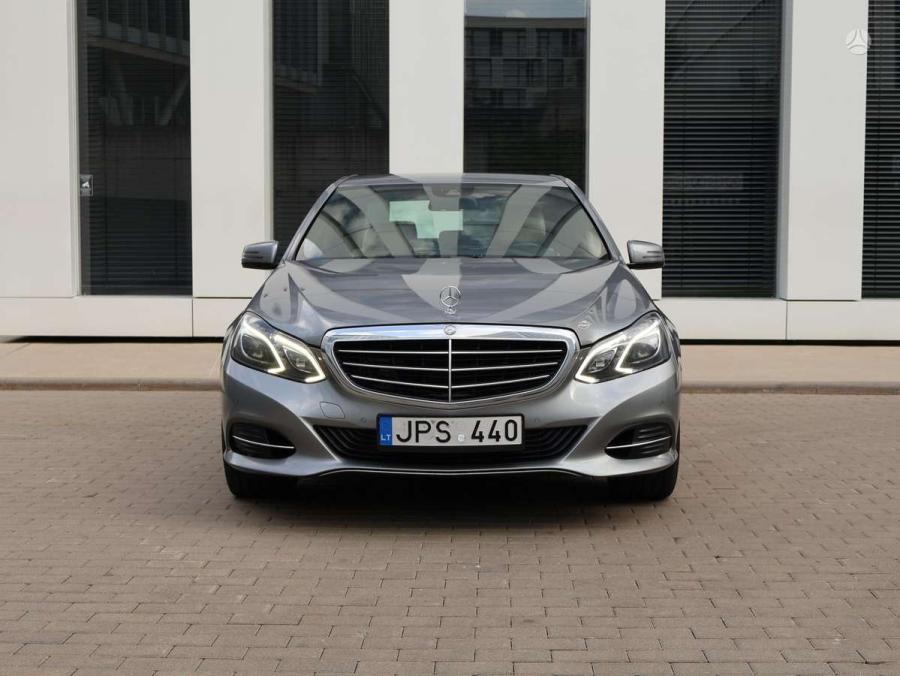 Grey Mercedes-Benz E 350 2013 in Vilnius, with an engine capacity of 2.99 L and mileage of 267 thousand km for 11900 €, photo 3 on AUTOMOTO.COM.LV