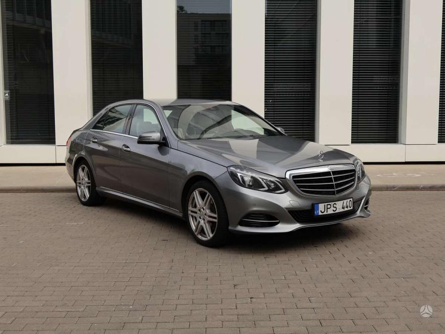 Grey Mercedes-Benz E 350 2013 in Vilnius, with an engine capacity of 2.99 L and mileage of 267 thousand km for 11900 €, photo 4 on AUTOMOTO.COM.LV