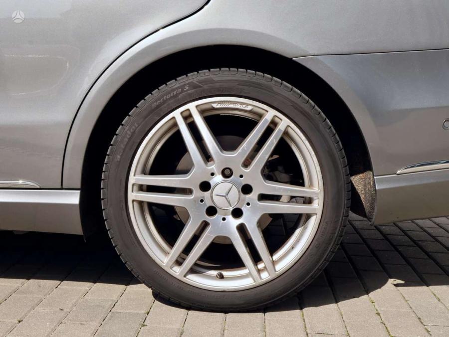 Grey Mercedes-Benz E 350 2013 in Vilnius, with an engine capacity of 2.99 L and mileage of 267 thousand km for 11900 €, photo 7 on AUTOMOTO.COM.LV