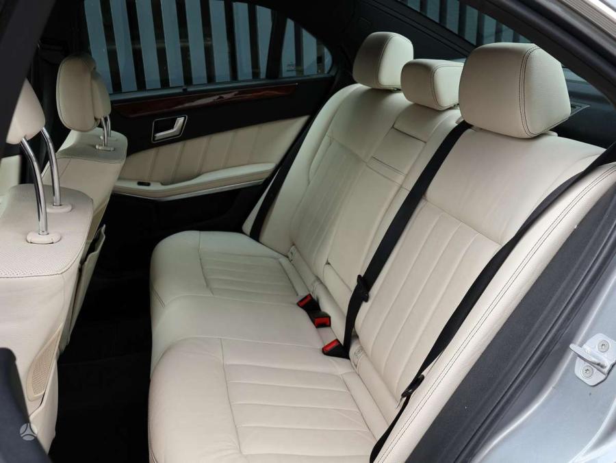 Grey Mercedes-Benz E 350 2013 in Vilnius, with an engine capacity of 2.99 L and mileage of 267 thousand km for 11900 €, photo 9 on AUTOMOTO.COM.LV