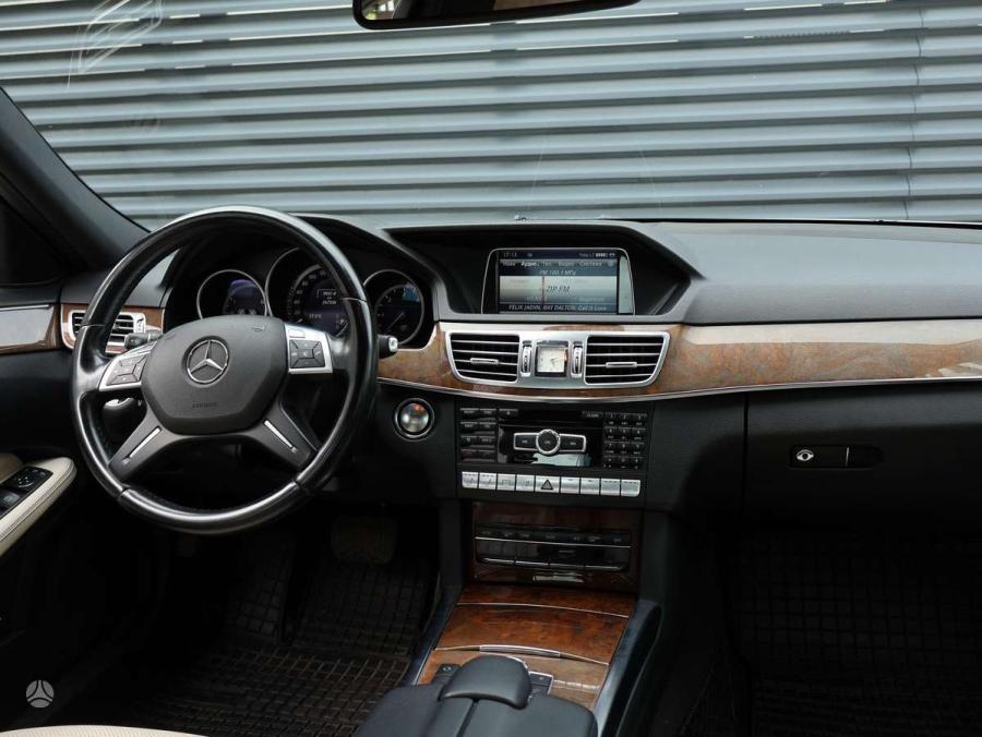 Grey Mercedes-Benz E 350 2013 in Vilnius, with an engine capacity of 2.99 L and mileage of 267 thousand km for 11900 €, photo 11 on AUTOMOTO.COM.LV