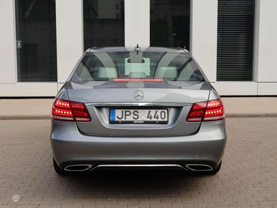 Grey Mercedes-Benz E 350 2013 in Vilnius, with an engine capacity of 2.99 L and mileage of 267 thousand km for 11900 €, photo 12 on AUTOMOTO.COM.LV