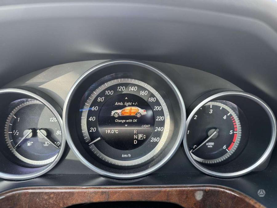 Grey Mercedes-Benz E 350 2013 in Vilnius, with an engine capacity of 2.99 L and mileage of 267 thousand km for 11900 €, photo 16 on AUTOMOTO.COM.LV