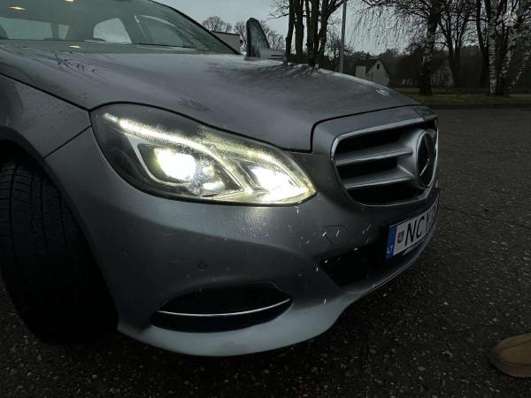 Grey Mercedes-Benz E 350 2015 in Mazeikiai, with an engine capacity of 2.99 L and mileage of 241 thousand km for 12850 €, photo 4 on AUTOMOTO.COM.LV