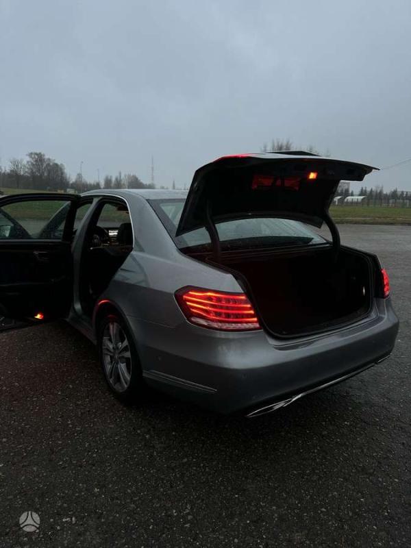 Grey Mercedes-Benz E 350 2015 in Mazeikiai, with an engine capacity of 2.99 L and mileage of 241 thousand km for 12850 €, photo 6 on AUTOMOTO.COM.LV